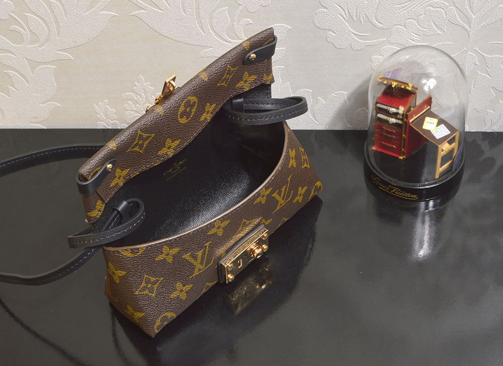 Louis Vuitton Monogram Canvas Triangle Chain Wallet M61502 - Louis ...